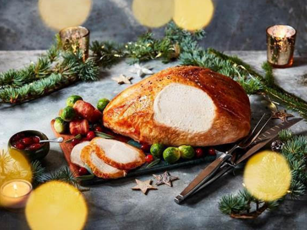 A scrumptious Christmas dinner with all the trimmings for six...
