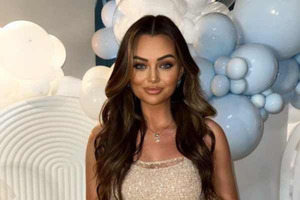 Kendall Rae Knight unveils baby bump pics as she prepares to...