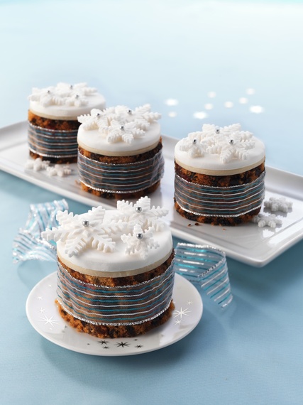 Mini Christmas cakes with star toppers | MummyPages.ie