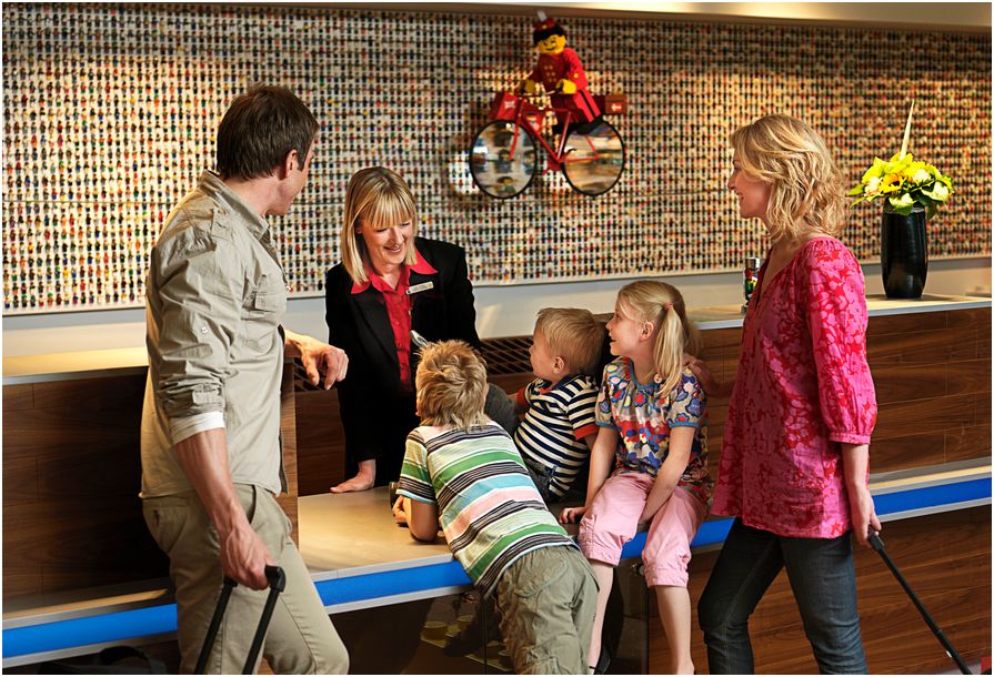 12 tips for staying in a hotel with kids
