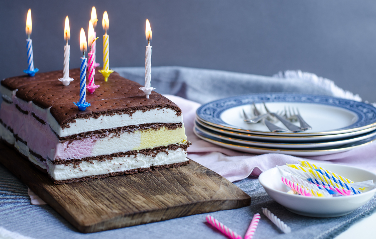 HB Hazelbrook Farm Neapolitan sandwich cake | MummyPages.ie