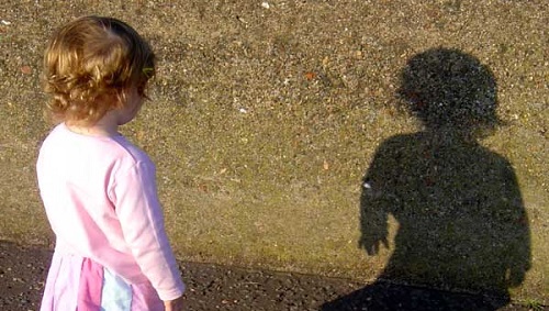 Toddler's reaction to her shadow goes viral