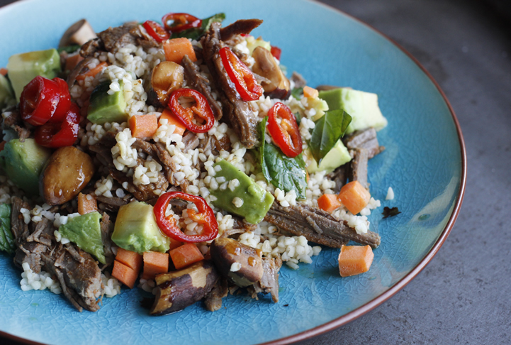 Spicy bulgur and beef plate