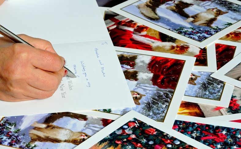 Man hires fake family to create his very own Christmas card