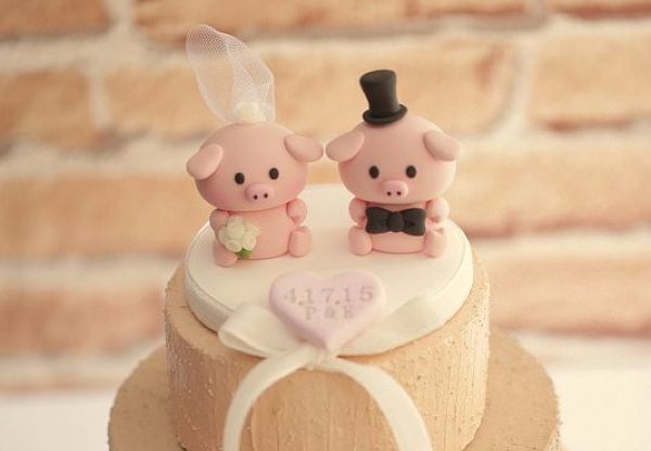Wedding inspo alert! Check out these 10 cute cake toppers